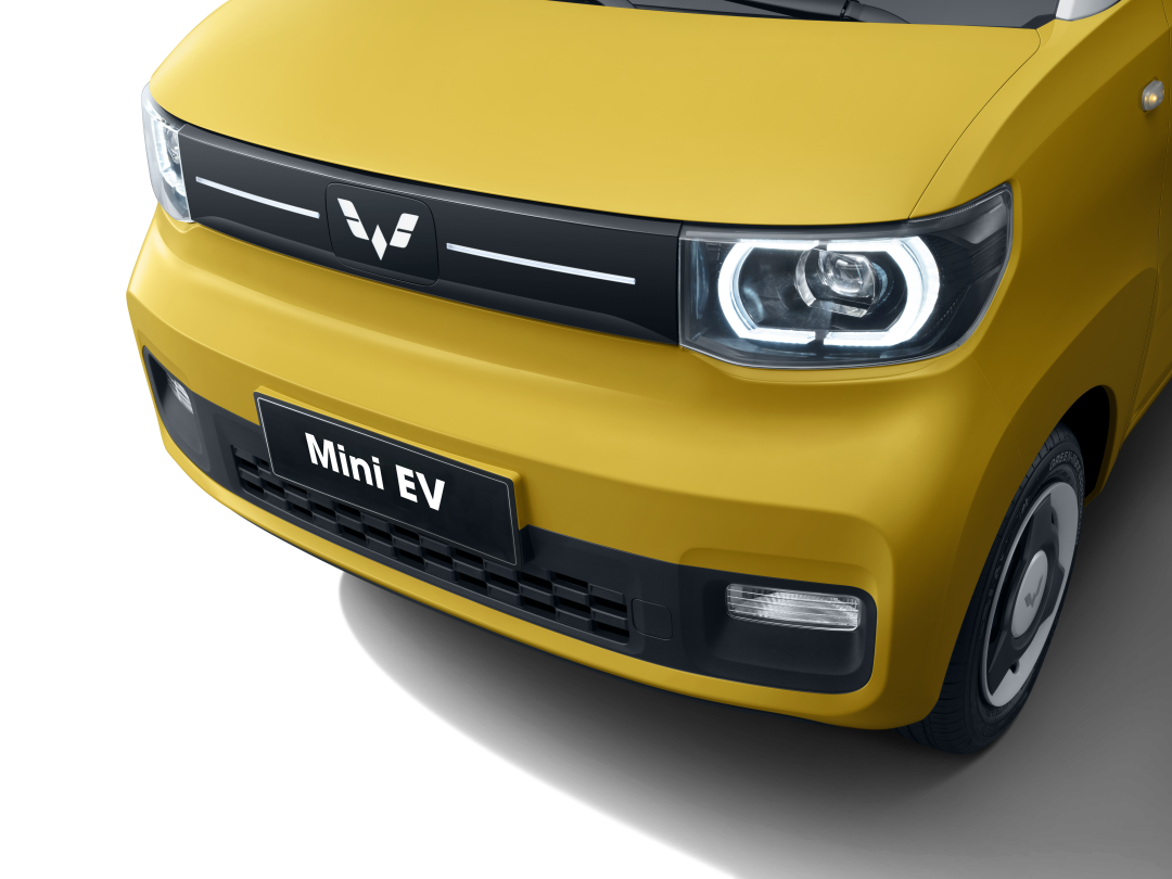 vàng - cận đầu xe - miniev - không nền.png